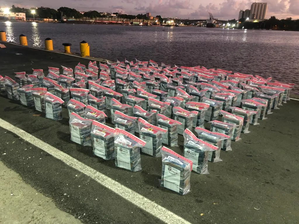 Confiscan 1 4 Toneladas De Cocaína Y Apresan Ocho Personas Acento