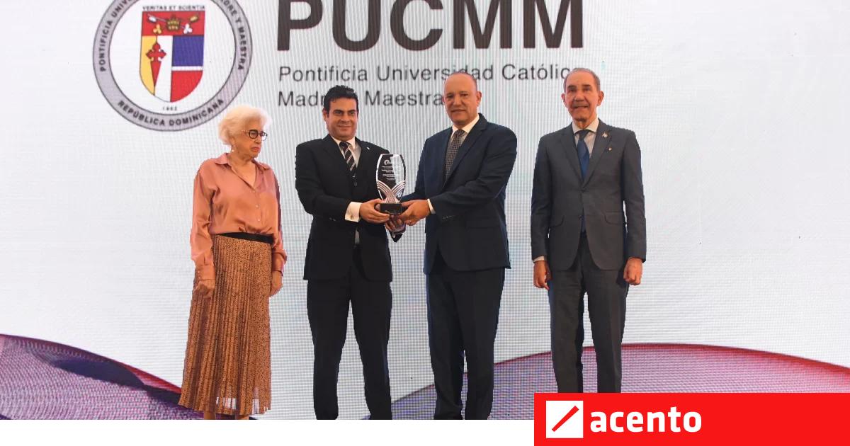 PUCMM es reconocida con el Premio a la Excelencia | Acento