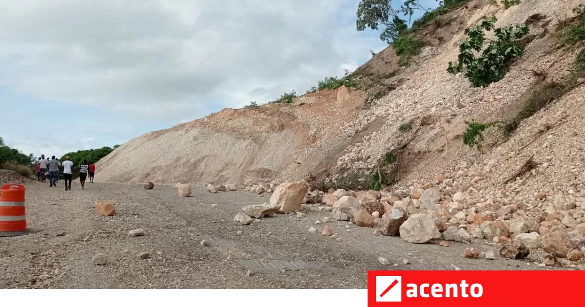 Derrumbe bloquea paso entre Pedernales y Barahona | Acento Derrumbe bloquea paso entre Pedernales y Barahona | Acento