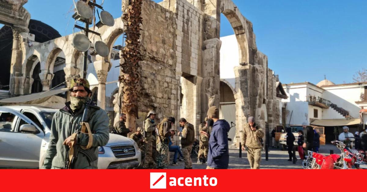 Gobierno de transición en Siria congelará la Constitución y el ...