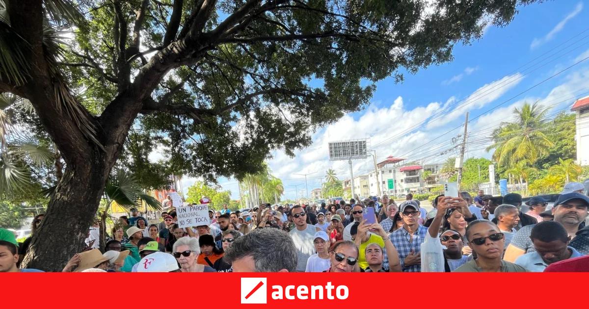 Escarbando: “El Botánico no se toca”: cadena humana rodea el Jardín ...