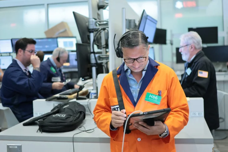 Wall Street cierra a la baja por ola de ventas en el sector tecnológico ...